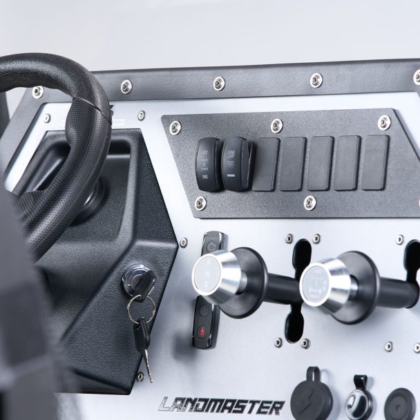 N7 Crew Cab 2025 - 4x4 Multipurpose, American Made UTV - Landmaster