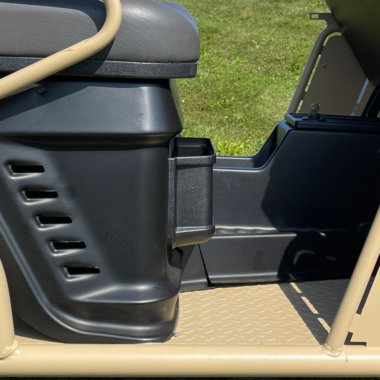 19521 POCKET, SEAT SURROUND STORAGE - Landmaster